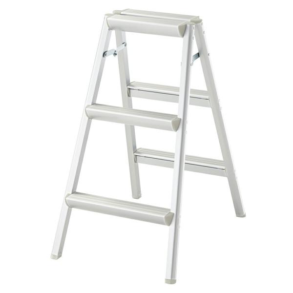 長谷川工業 踏台 軽量スタンダードタイプ シルバー SE-8a 4968757004244●アルミ　比重が鉄の約1/3と軽く、耐久性や、加工性にも優れています。また、リサイクルも容易です。●アルマイト処理　アルミの酸化性を利用し、表面に皮膜...