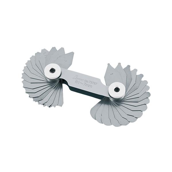 シンワ ラジアスゲージA 34P 73767 (R測定 作業用)●凹型と凸型の2タイプのリーフでR測定ができます。●様々な角R・隅RのR測定。●リーフはケースに収納して保管できます。●止ネジを外すことでリーフの取り外しができます。(R測定 ...