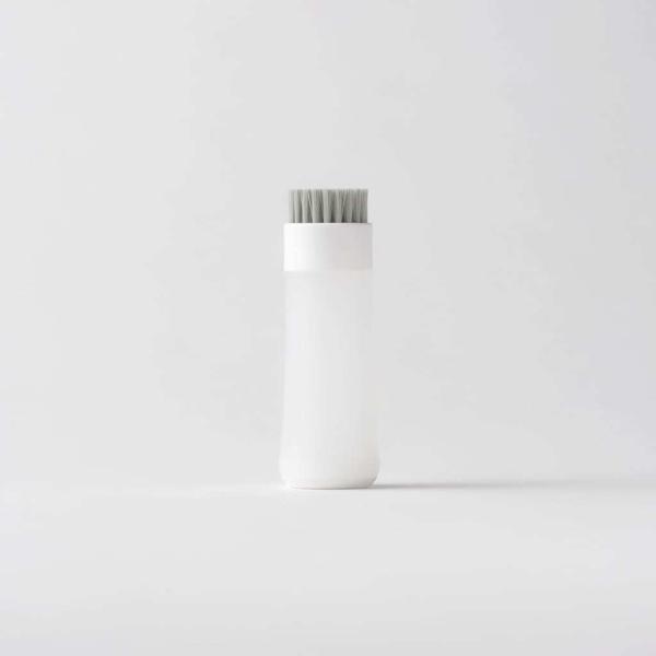 マーナ 部分洗い洗濯ブラシ ホワイト W624W 4976404362418ワンプッシュで適量の洗剤が出ます。コンパクトブラシで、えり・そで・シミ汚れを狙って洗いやすい洗濯ブラシです。※グッドデザイン賞を受賞しました。《おしゃれ marna...