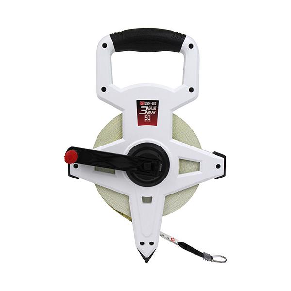 藤原産業 3倍速巻尺 50m SBM-500  [大工道具 測定具 長尺もの巻尺]●巻取スピード3倍速の巻尺です。【用途】●長さの測定。【機能】●3倍速ギア内蔵で、巻取スピード3倍速です。●耐久性、耐摩耗性が高いナイロンコートテープ仕様です...