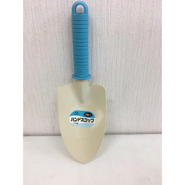 花壇、プランターなどの土入れ、土出しに便利なスチール製ハンドスコップ。柄は手にフィットする樹脂製です。球根の植え付け深さを計測出来る目盛り付。