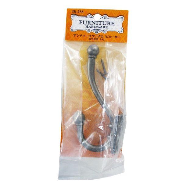 お部屋に重厚な雰囲気を醸し出すアンティーク風のフック。サイズ(約)：幅43×奥行58×高さ125mm安全荷重：約6kg材質：真鍮