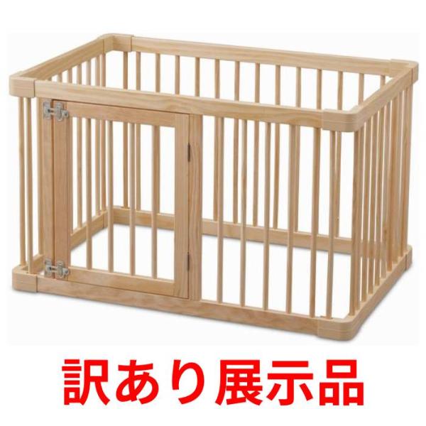 こちらの商品は訳あり店頭展示商品です。必ず下記赤枠の「【訳あり商品】購入前に必ずご確認ください」の内容をお読みいただき、ご承知ください。素材は天然木のパイン材を使用しており、温かみのある木調がインテリアに馴染みます。好奇心旺盛なわんちゃんで...