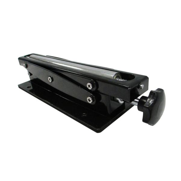 用途：長尺物の切断の補助として！●電気ドリルを使用して楽々上下調整可能！●底面クッション材付仕様・注意事項：●縦約320mm×横約45mm×高さ最小約60mm最大160mm●耐荷重50kg