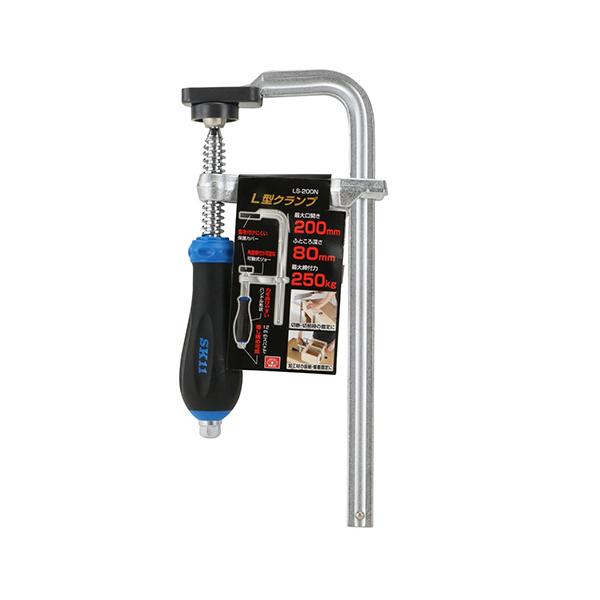 切断・切削時の固定、加工材の仮組・接着固定に。力の掛けやすいハンドル形状でスパナを掛ければ楽に強力な増し締めが可能です。●最大口開き：200mm●ふところ深さ：80mm●最大締付力：250kg