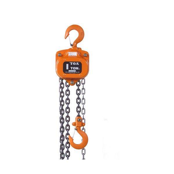 吊り荷の上に乗って吊上げないで下さい。安全率4倍のロードチェーンを使用しています。仕様・注意事項●定格荷重：1TON●揚程：2.5m●重量：11.2kg●手引力：33kgf(324N)●最小フック間距離：315mm●本体：鋼板製。●商品サイ...