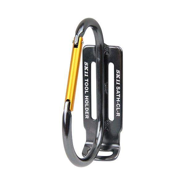 ベルトに通して工具類の吊り下げ。ラチェットレンチがそのまま引っ掛けられる大型カラビナです。