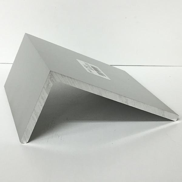 アルミ製のパーツ●アルミ製で軽量・加工性に優れた素材です。仕様・注意事項：●材質：アルミ●サイズ：（約）100×50×100mm●色：シルバー