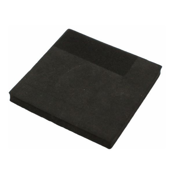 反発弾性に優れています。●ドア等のパッキン材・目地材・断熱材・防振マット・防音材。●気密、水密性、加工性が良いです。仕様・注意事項●サイズ：幅100×高さ100×厚さ10mm●粘着付●材質：発泡ラバー(NBR)。