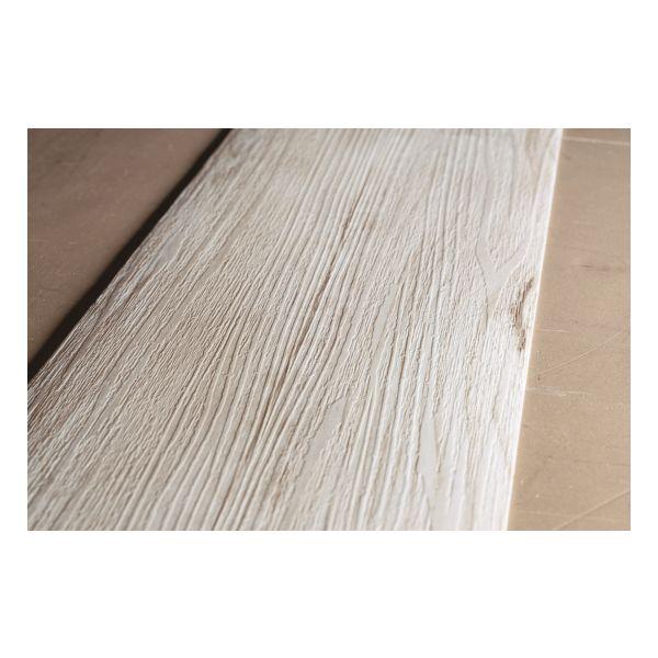 ●特徴：裏紙をはがして簡単に床・壁に貼り付けることができる木目調塩ビタイルです。カッター等で簡単に切ることが出来ます。●注意事項：カーペット・畳・粉をふいているモルタル等の接着の悪い下地には施工出来ません。室内(軽歩行用)でご使用下さい。土...