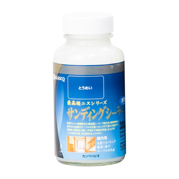 ●高級ウレタン樹脂配合の最高級シーラーで耐久性・耐磨耗性が抜群で、傷つきやすい床面やテーブルの天面へのニスの下塗りに最適です。木の床、フローリング、廊下、階段、テーブル天面、木製家具、建具など屋内の木部・木製品の下塗りに。●乾燥性、研磨性に...