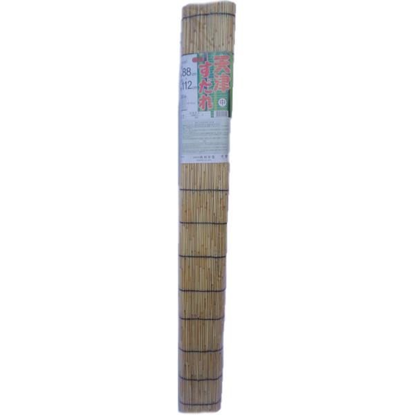 中国の東北地方のヨシ原料を使用しています。1枚ずつ手編みです。風通しが良く、巻き上げ器を使用する事で高さを変え、遮光を調整出来ます。仕様・注意事項【素材】生地：天然よし　棧：竹　【商品サイズ】使用時約幅88cmX長さ112cm ●注意事項　...