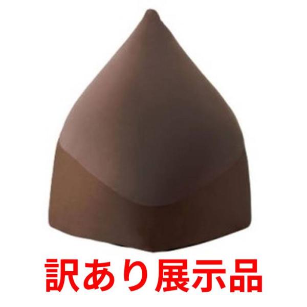 パウダービーズの流動性により、体型に合わせてフィットし、身体をゆったりと包み込むソファです。生地にはスポーツウェアにも使用されている吸水速乾に優れた繊維を使用し、すべすべで気持ちいい触り心地です。サイズ：８０×７５×９０ｃｍ