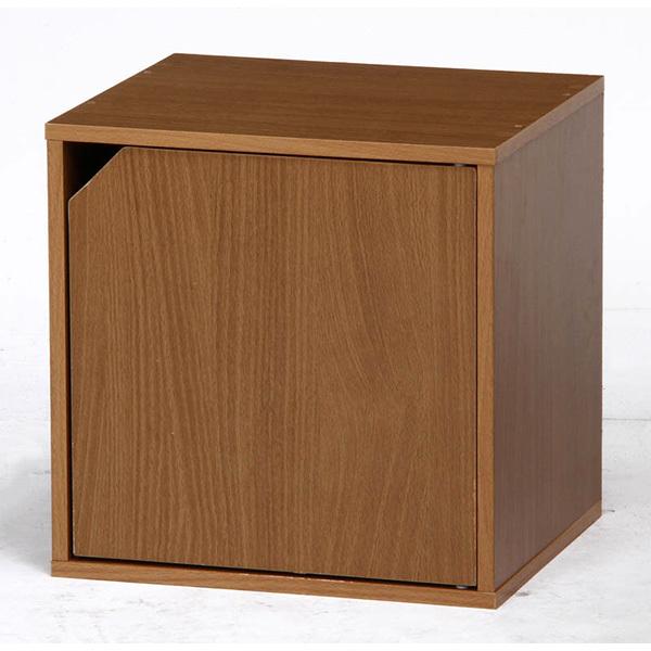 積み重ね可能な扉付きキューブボックス●扉付きのキューブボックスです。●シンプルなデザイン。●付属のダボをつけて、3段まで上に積み重ね可能です。(不二貿易キューブボックスシリーズ共有)仕様・注意事項●カラー：ナチュラル●サイズ：幅34.5×奥...