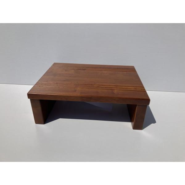 ゴム材を使用した優しい木製踏み台