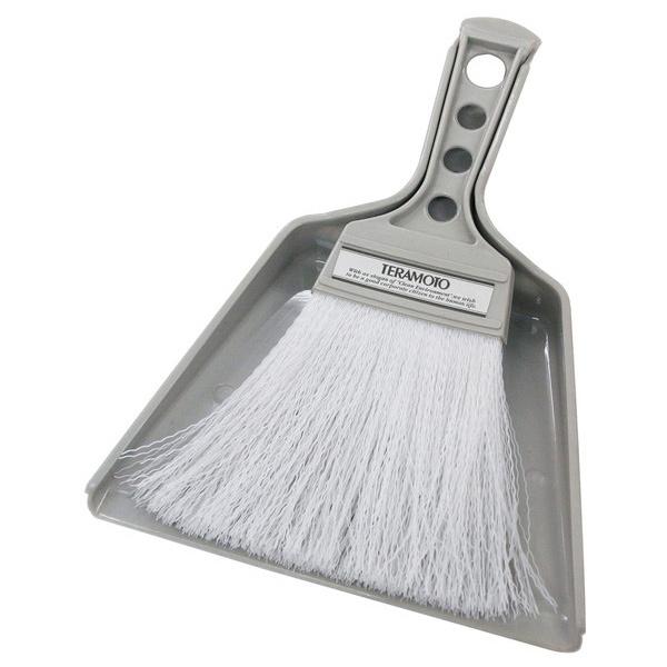 テーブルや車内などを、手軽に掃除するホーキとチリトリのセット。●ホコリが溜まりやすく、掃除がしにくい隅などを綺麗にするのに適しています。仕様・注意事項●柄：PP、毛：PP、チリトリ：PP　●W165×H217mm　全長：220mm ●重量：75g