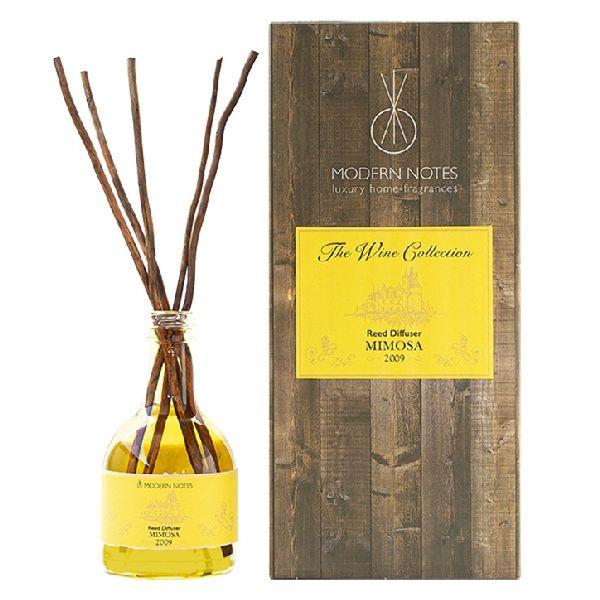 ワンランク上のワインコレクションディフューザーです。ミモザカクテルをイメージしたさわやかな香り。ワインを模したグラスに、木枝風のおしゃれなスティック、木箱風の重厚感ある箱入りで贈り物にもおすすめです。内容量：200mlサイズ：【本体】直径7...