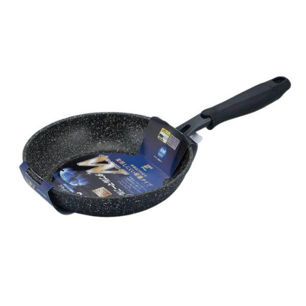 ふっ素樹脂加工のフライパン。こびりつきにくく、耐摩耗性に優れた「シルクウェアEK」ダブルマーブルコーティング。汚れもするっと落とせて、お手入れ簡単です。仕様：ガス火専用サイズ(約)：385×210×67mm重量(約)：380g材質：【本体】...