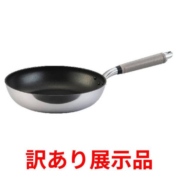 こちらの商品は訳あり店頭展示商品です。必ず下記赤枠の「【訳あり商品】購入前に必ずご確認ください」の内容をお読みいただき、ご承知ください。耐摩耗性試験200万回クリア。鋳物製で軽量。サイズ：26cm底厚：2.6mm本体高さ：62mm重量：61...