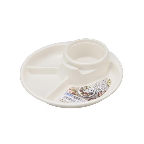 料理とドリンクをワンプレートで。缶ビールも紙コップもすっぽり入り倒れない。お箸やフォークなどが置けるから便利。お花見やパーティーなどにも大活躍。