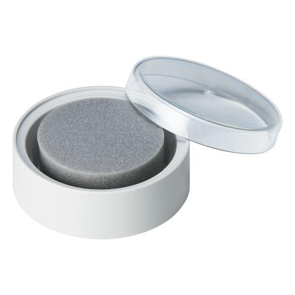 効果が持続する無機系抗菌剤入りスポンジを使用。大腸菌やブドウ状球菌、緑膿菌が付着しても、菌の繁殖を防ぎ、優れた滅菌効果を発揮します。さらに、その効果はきわめて長期間持続。見た目もさわやかな、清潔感あふれる事務用スポンジです。