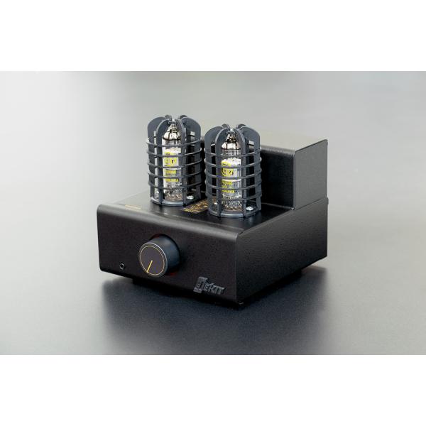 複合管 ECL85を使用したコンパクトな真空管アンプです。スピーカーだけでなく、ヘッドホン出力も装備しデスクトップでの使用に最適。新設計の出力トランスにより、コンパクトなアンプでありながらスケールの大きなサウンドをお楽しみいただけます。【本...