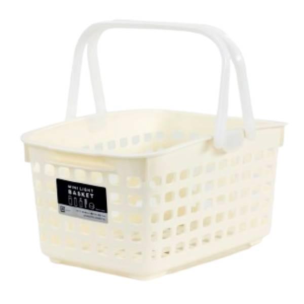 小物入れに便利な小さめのバスケットです。シャンプーやコスメ用品など小物収納にピッタリです。持ち運びしやすい取っ手付で通気性の良いメッシュバスケットになっています。商品サイズ：22.2×30.6×15Hcm 日本製