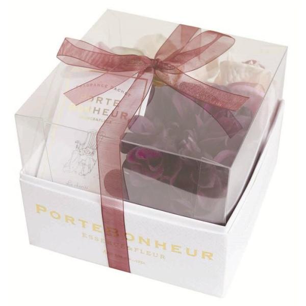 まるで本物のお花のようなアーティフィシャルフラワーと香り袋がセットになったフレグランスボックス。豊かに満ちていく夕暮れをイメージした深みのある香り。(優美なローズティー、クインスを配し、さらにヴィオレット、ラベンダーを加え、アンバー、ムスク...