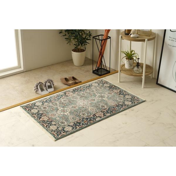 ■ ウィルトン織りの玄関マットです。　　　　　　　　　　　　　　■ ウィルトン織りは非常に耐久性の高い織物です。家の中でも靴を履いて生活するヨーロッパで、土足で扱うことを前提として作られておりますので、長時間踏みつけてもヘタリにくく、弾力性...