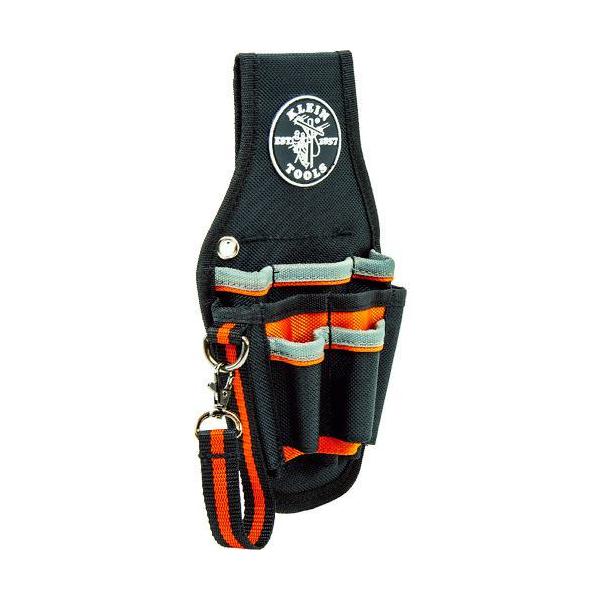 《メーカー》ＫＬＥＩＮ　ＴＯＯＬＳ社《品番》5240《特長》●耐久性の高いツールホルダです。●さまざまなサイズのポケットが付いており、整理して収納することができます。《用途》●腰周りの工具収納に。《仕様》●色:ブラック●形状:ペンチ3丁、ド...
