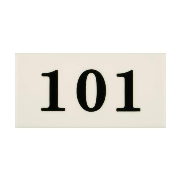 《メーカー》（株）光《品番》UP357-101《特長》●部屋番号の標示に適しています。《用途》●部屋番号や用途の標示に。《仕様》●表示内容:101●取付仕様:粘着テープ●縦(mm):35●横(mm):70●厚さ(mm):2●色:数字黒　プレ...