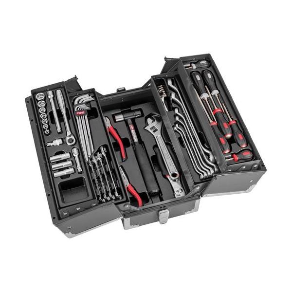 《メーカー》ＴＯＮＥ（株）《品番》TSA3309BK《特長》●自動車整備向けに、欠かせない工具を厳選した工具セットです。●天面フラットV形3段式メタルケース、全段プラスチックトレー付きです。《用途》《仕様》●ケース色:マットブラック●ケース...