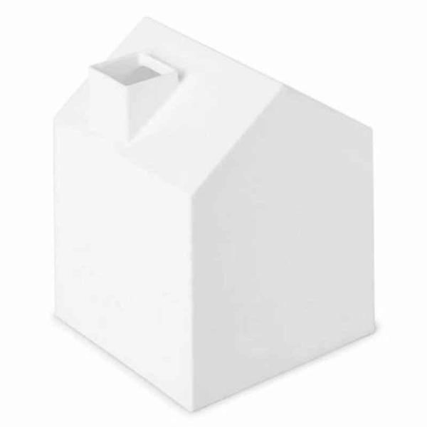 家の形をしたポリプロピレン製のティッシュケースです。ティッシュを取り出すと煙突から煙が出ているように見える、遊び心のあるデザインです。シンプルで空間によく馴染み、さりげなくユニークさを演出します。標準サイズのティッシュペーパーを半分に折って...