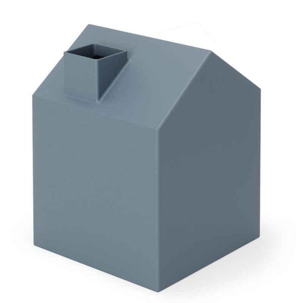 家の形をしたポリプロピレン製のティッシュケースです。ティッシュを取り出すと煙突から煙が出ているように見える、遊び心のあるデザインです。シンプルで空間によく馴染み、さりげなくユニークさを演出します。標準サイズのティッシュペーパーを半分に折って...