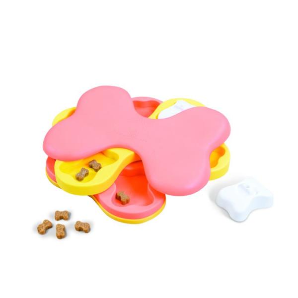 難易度レベル2。クルクル回る3層のプレートにトリーツを入れてご褒美探し！【原産国】中華人民共和国【原材料】ポリプロピレン、熱可塑性エラストマー【使用方法】●中性洗剤を溶かしたぬるま湯で各部を洗い、よくすすいでから完全に乾かしてください。