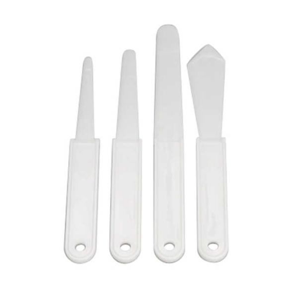 イノウエ 15001【用途】コーキング用ヘラセット。【機能・特徴】軽くて弾力性があるプラスチックで、手になじみ、壁やタイルを傷つけません。ヘラの先端が45度に面取り加工されているので、コーキング施工時にコーキング剤がはみ出さず、ブレが少ない...