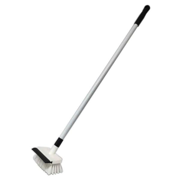 便利な水切りワイパー付きのデッキブラシです。耐水性、耐薬性に優れたPET化学繊維で、ハードな現場に耐えるプロ御用達の床ブラシです。軽くて使いやすいスチールパイプ製です。ミニサイズのため、汚れが気になった時にサッとお使いいただけます。玄関、ベ...