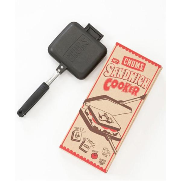キャンプの朝ごはんにおいしいホットサンドを。表面にはブービー、裏面にはチャムスロゴの焼き目が付けられ、大人も子供もみんなが笑顔になれる可愛いホットサンドが作れちゃいます。内側はフッ素樹脂加工が施されているのでこびりつきづらく、取り外し可能な...