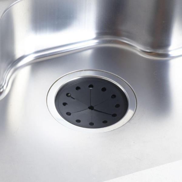 ●縁をハサミ等で簡単にカットできるので、排水口のサイズに合わせて調整できます。(13.4cm・14.5cm・15cmの3サイズに対応)●シリコーン製なので、蛇口の水がはねにくく、漂白剤も使えて衛生的●水はけがスムーズで洗いやすいフラット設計...