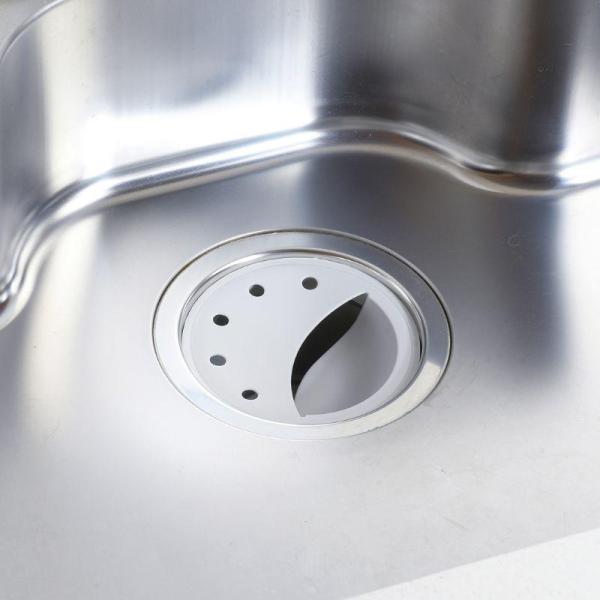 ●縁をハサミ等で簡単にカットできるので、排水口のサイズに合わせて調整できます。(13.4cm・14.5cm・15cmの3サイズに対応)●シリコーン製なので、蛇口の水がはねにくく、漂白剤も使えて衛生的●水はけがスムーズで洗いやすいフラット設計...