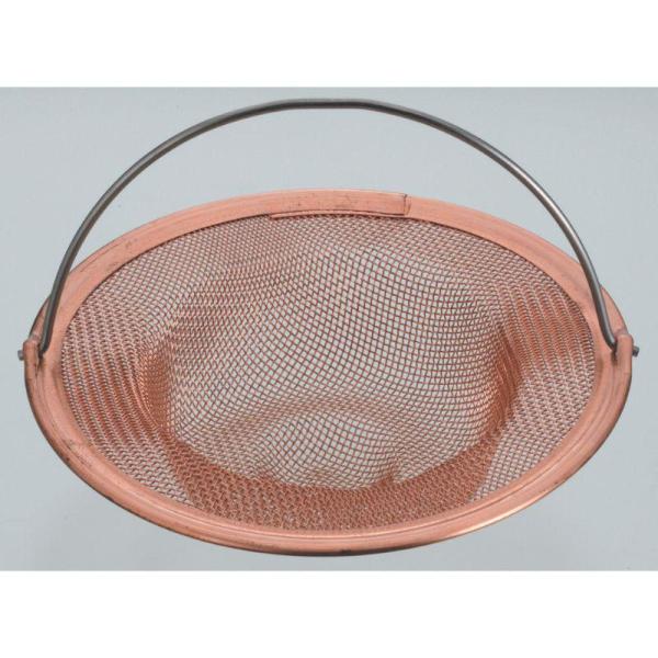 純銅製排水栓ネットで、直径11cmのサイズです。この製品は、排水口に設置することでゴミを受け止め、排水の詰まりを防ぐ役割を果たします。この製品は、抗菌性があります日本製製品サイズ（約）：外径110×35mm製品重量（約）：40g材質：銅その...
