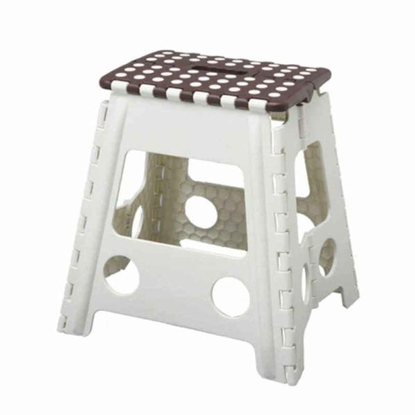 高さ39×天板幅29cmの折りたたみ式踏み台です。ちょっと高いところの物を取りたい時や愛車の洗車や高所のお掃除にあると便利です。使いやすさと安全性のノンスリップ機能で足部裏面は滑り止めのラバー付きです。持ち手を引き上げるだけで簡単に折りたた...