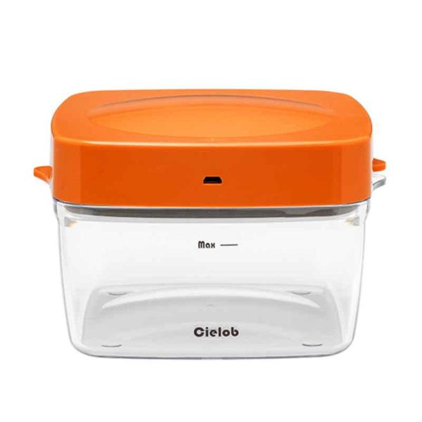 容器内の真空率を自動で管理してくれる、真空調整機能付き保存容器です。蓋に内蔵されたスマートセンサーが容器内の真空率を感知し、最適な真空率に調整します。食材を入れればあとは容器が自動で管理してくれるので、楽ちん＆安心して食材保存ができます。空...