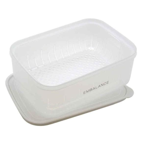 ザル付きで深めの2.1L角型保存容器です。カット野菜の水をきりながら保存したり、余った豆腐を水につけたまま保存などに便利です。エンバランス加工は、プラスチックに独自技術を施し、鮮度保持や発酵促進などに特化した技術です。安心・安全なBPAフリ...