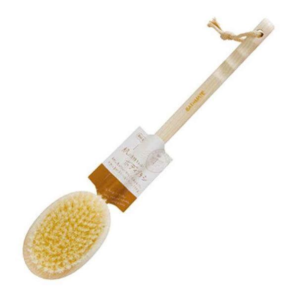 ハンドルが背中を洗いやすい角度にカーブしていて、使いやすいです。ひのきに豚毛を組み合わせたナチュラルな素材が魅力です。優しく洗えるソフト毛タイプです。【仕様】商品サイズ：約幅8×奥行7×高さ39（cm）材質：本体/ひのき ブラシ/豚毛 ひも...