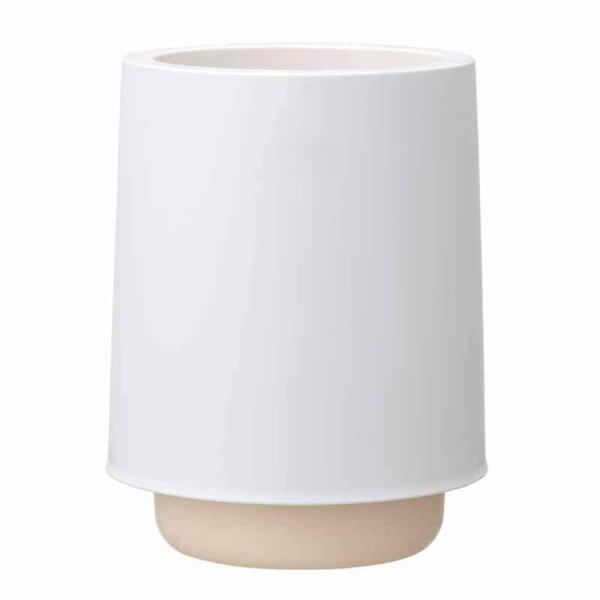 カバーをかぶせると袋が隠れる二重構造のゴミ箱です。容量7Lのコンパクトなサイズです。丸いフォルムで可愛らしい雰囲気を演出します。フタが無いので360度どの方向からでも捨てやすいです。汚れてもサッとひと拭きでキレイにできます。柔らかいポリエチ...