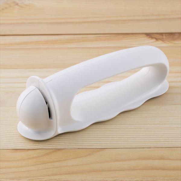 貝印独自の独立サスペンション方式により刃の形状に合わせて砥石の位置調整が可能となりました。従来の一般的な研ぎ器では波刃の頂点(凸)部しか研げず、凹部は全く研げません。そのまま研いでいくと波形状が崩れてしまい、切り刃の性能を損ねてしまいます。...