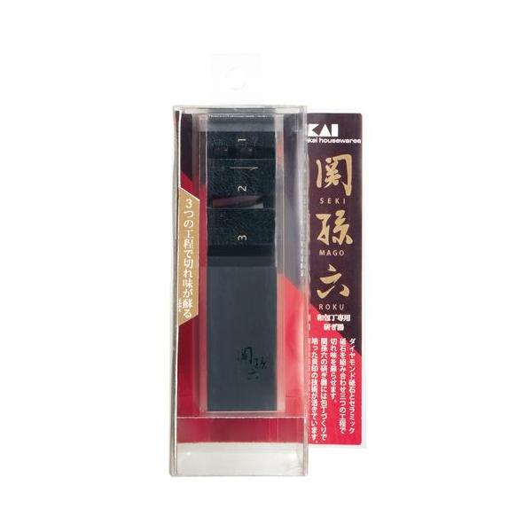 貝印《切れなくなった片刃の包丁の研ぎ直しに》●性質の違う3種類の砥石で、包丁の切れ味を簡単に蘇らせることができます●出刃や刺身包丁などの片刃の包丁専用シャープナー●材質 本体:ABS樹脂(耐熱温度80℃)、透明カバー:AS樹脂(耐熱温度70...