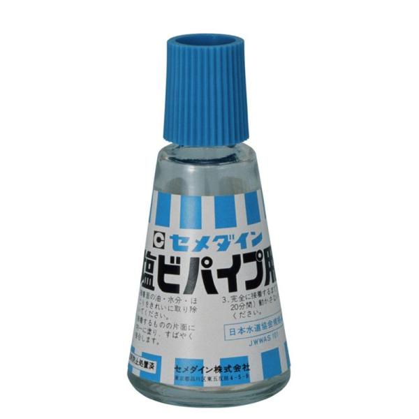 セメダイン・塩ビパイプの接合部の接着に適した専用接着剤です。・塩ビパイプの接合部の接着。・キャップにハケがついていて塗布が簡単です。・日本水道協会規格品（ＪＷＷＡＳ１０１）です。『製品仕様』●内容量：３０ｍＬ。『材質』●塩化ビニル樹脂。