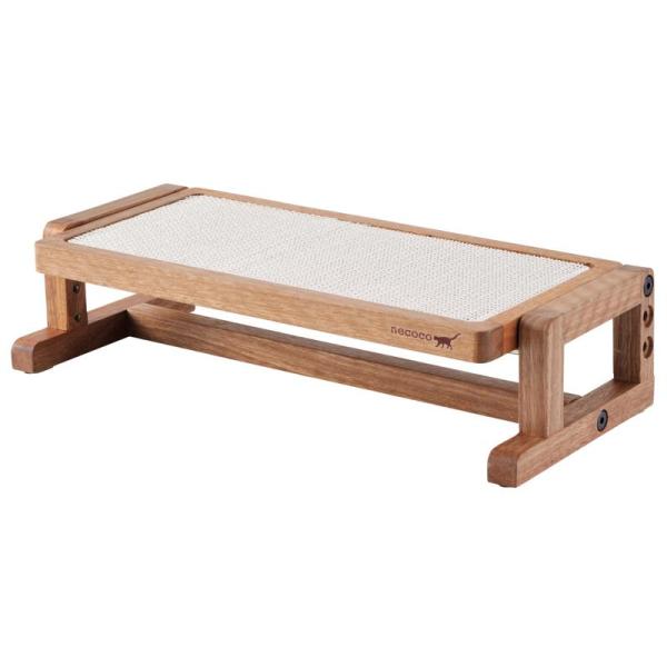 テーブルの角度と高さを調節できる木製食事台です。食器の位置を上げることで首や腰への負担が軽くなります。またテーブルに角度をつける事で食器の手前に水やフードが集まるため、より食べやすくなります。高さは3段階調節可能です。【材質/素材】本体：天...